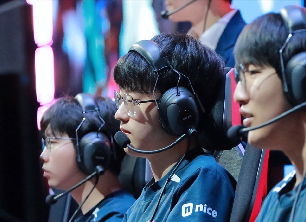 LNG击败BLG，继续稳坐联盟榜首，小学弟确实比Doinb强