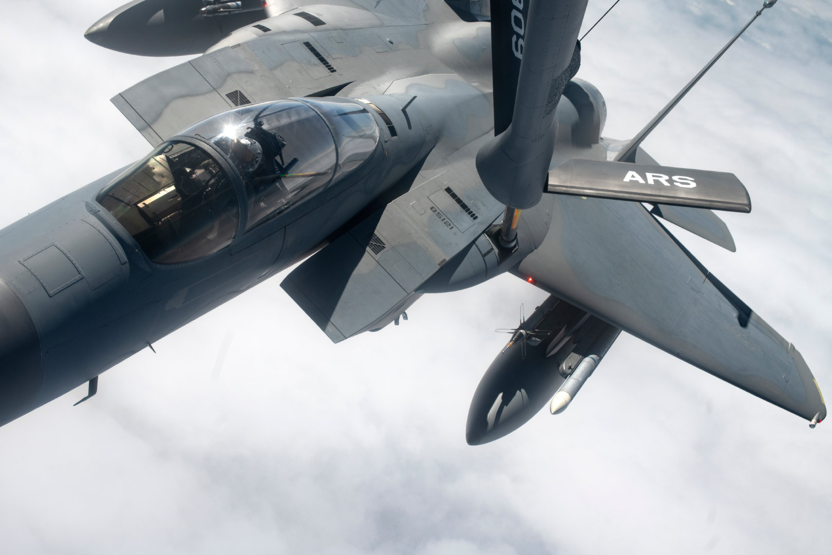 第44战斗机中队F-15C“鹰”在太平洋上空飞行