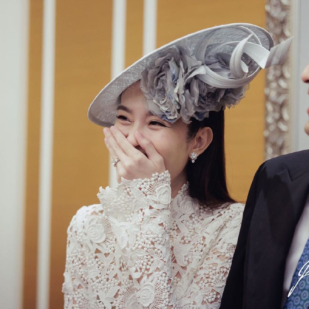 泰国最美变性人宝儿婚前派对好梦幻！新娘超美，跪在泰国公主脚边