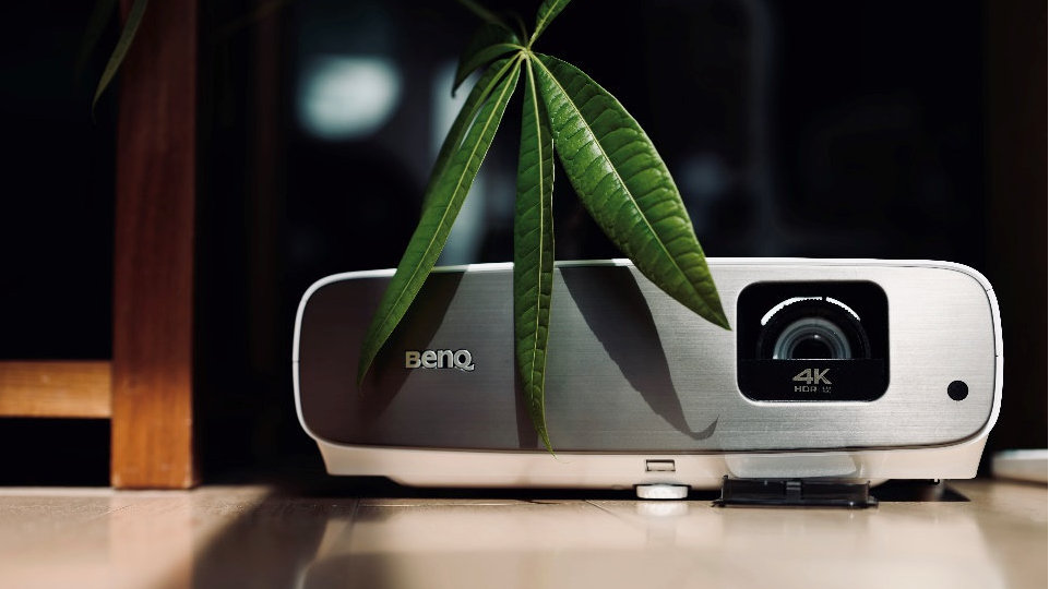 为什么说DCI-P3广色域的4K投影仪 “很香”？明基W2700体验分享|色域|明基_新浪新闻