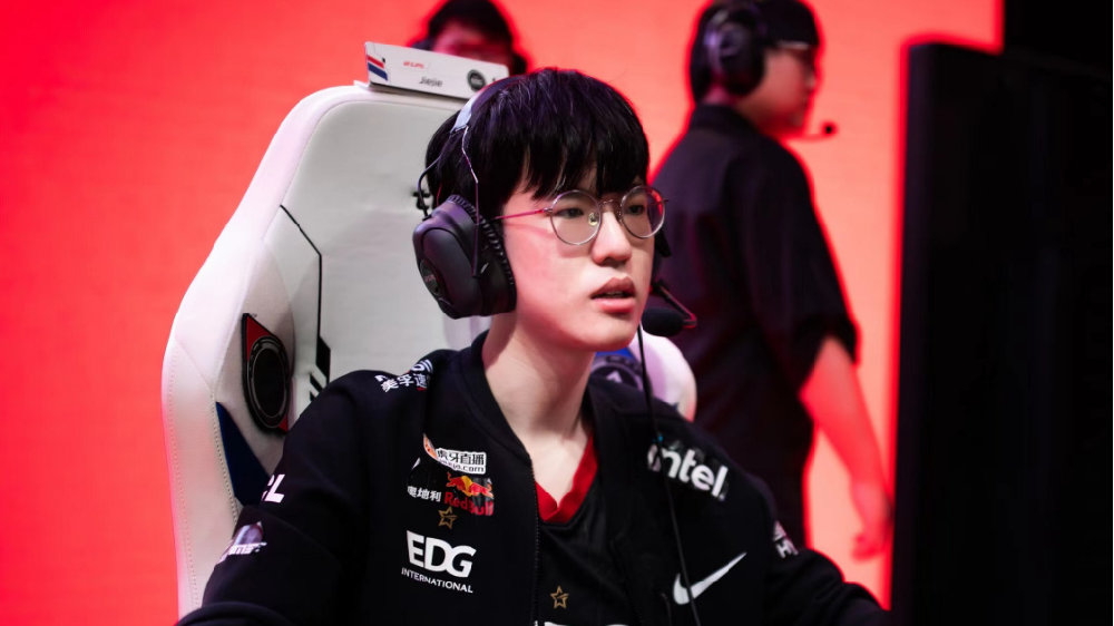 复刻2021年夏季赛？RNG止步季后赛，EDG晋级四强|rng|edg|夏季赛_新浪新闻