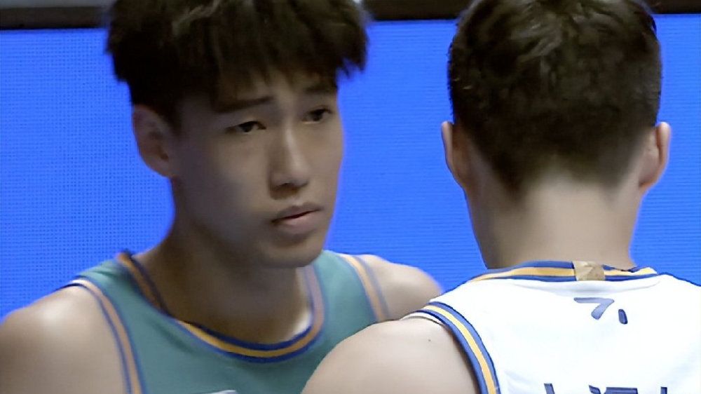U21辽宁67-93上海，李虎翼仅8分，张陈治锋被“弃用”揭真因|刘相韬|上海队|李虎翼_新浪新闻