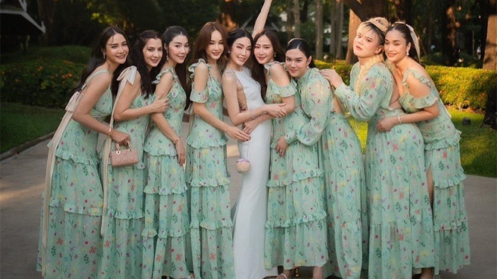 泰星May P举行中式婚礼，AumP领衔最美伴娘团，和前男友再相见|伴娘团|泰星_新浪新闻