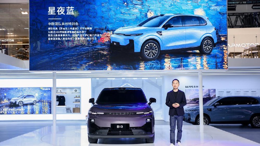 8295和8650骁龙双旗舰芯片加持，零跑B10广州车展首秀-新浪汽车