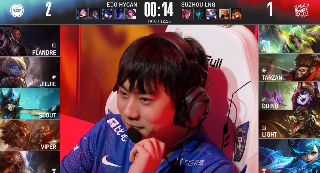 EDG击败LNG，Doinb闭目养神，沉迷鳄鱼无法自拔，张导：想不通|鳄鱼|养神|中路_新浪新闻