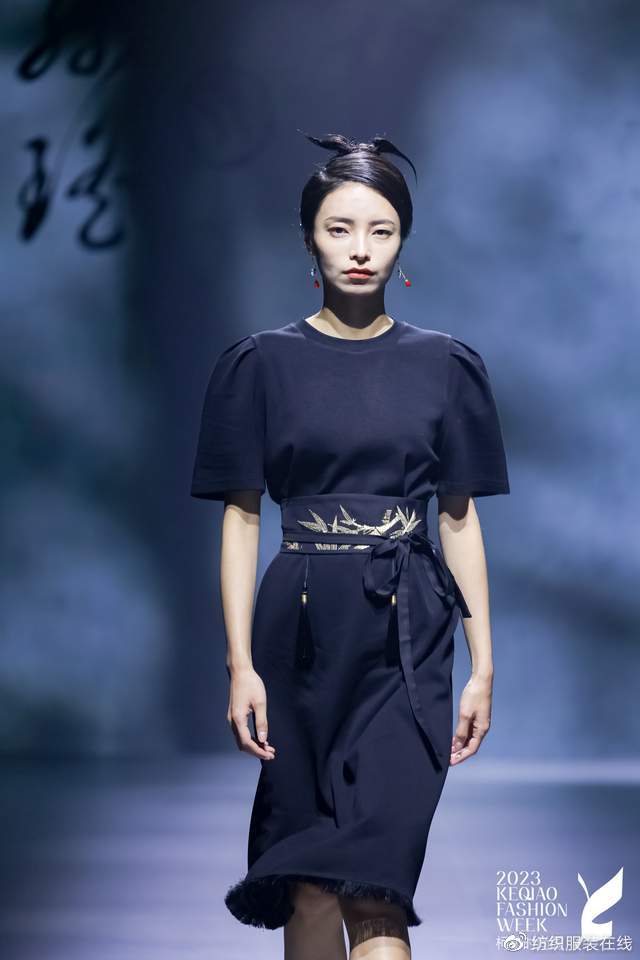 SUNYAO孙瑶2023SS【绿卿】主题服装新品发布会举办|孙瑶|服装|美学_新浪新闻