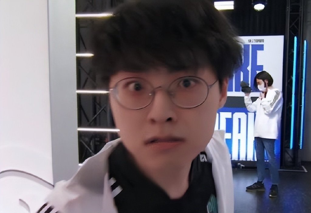 RNG确诊新冠后难约赛，DK主动伸出援手，秀神格局超越Faker|新冠|约赛|格局_新浪新闻