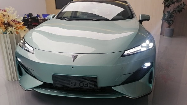 深蓝SL03到店实拍，配无边框车门，轴距2900mm，综合续航1200km-新浪汽车