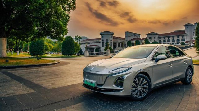 红旗E-QM5 PLUS惊艳上市 让理想飞扬 20万级别的优选车型-新浪汽车