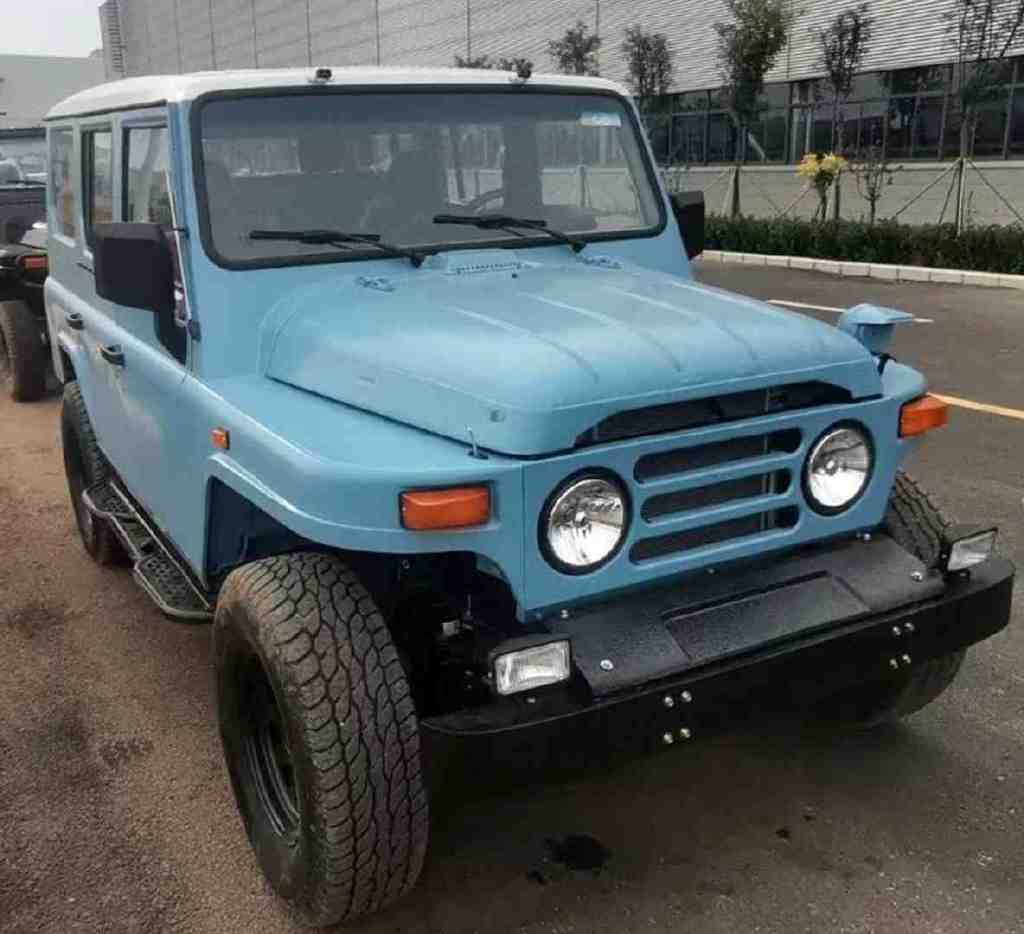 新款BJ212实车，经典外观不变，方门硬顶，前后硬桥，2.4T动力