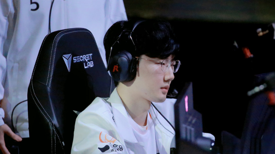 这就沉了？HLE惨遭KT横扫，Clid的表现简直就是灾难|clid|Viper_新浪新闻