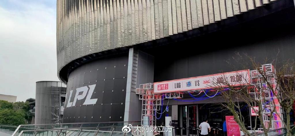 线下消费强劲复苏，赛事、演唱会再现一票难求