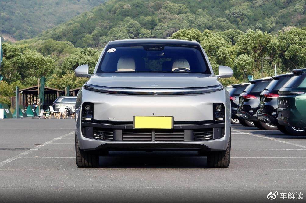 35万选一台大六座SUV，理想L8与揽境到底谁更优秀？