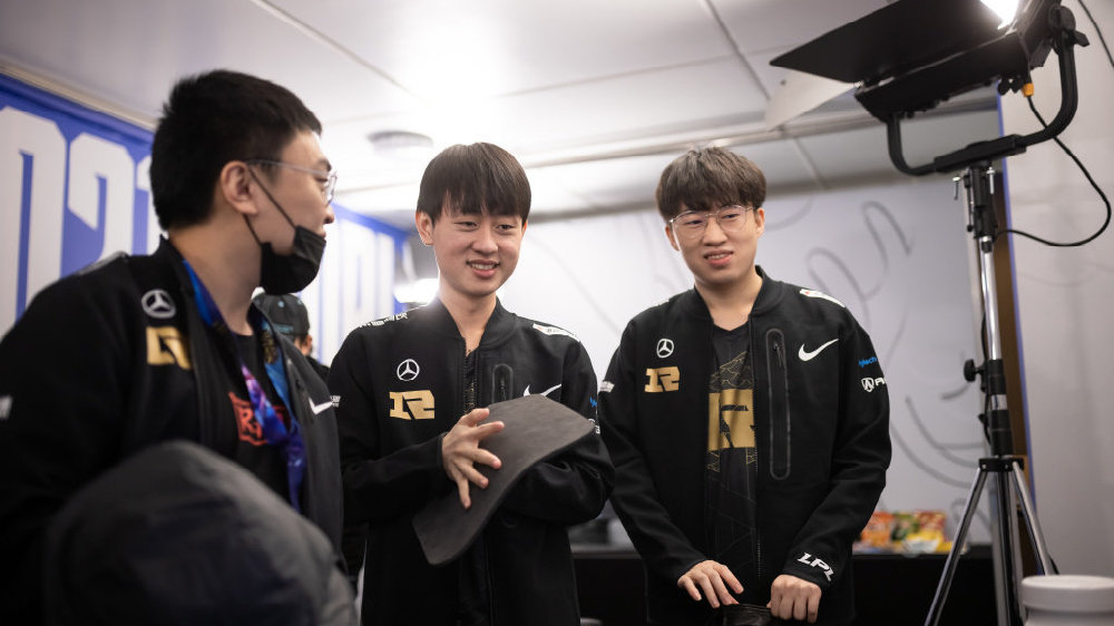 S11全球总决赛，RNG全员人气排名第一，Faker不再是中路人气王|S11|rng|faker_新浪新闻