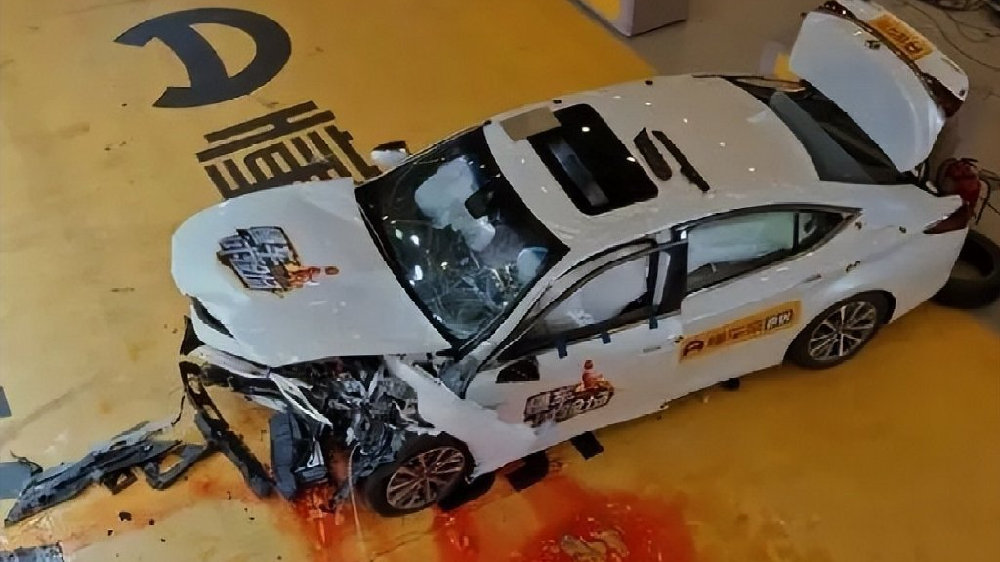 碰撞测试A柱歇菜！雷克萨斯ES输给奥迪A4L，是TNGA出问题了吗？-新浪汽车