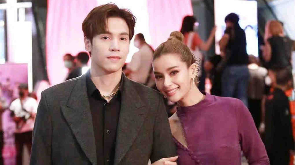 泰娱情侣Vill和Jes交往3年，女方被妈妈催婚，但男方并不着急结婚|催婚|结婚|交往_新浪新闻