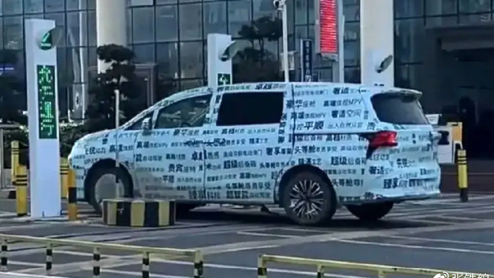 比亚迪全新MPV曝光，侧滑门，定位或低于腾势D9，又要成爆款了？-新浪汽车