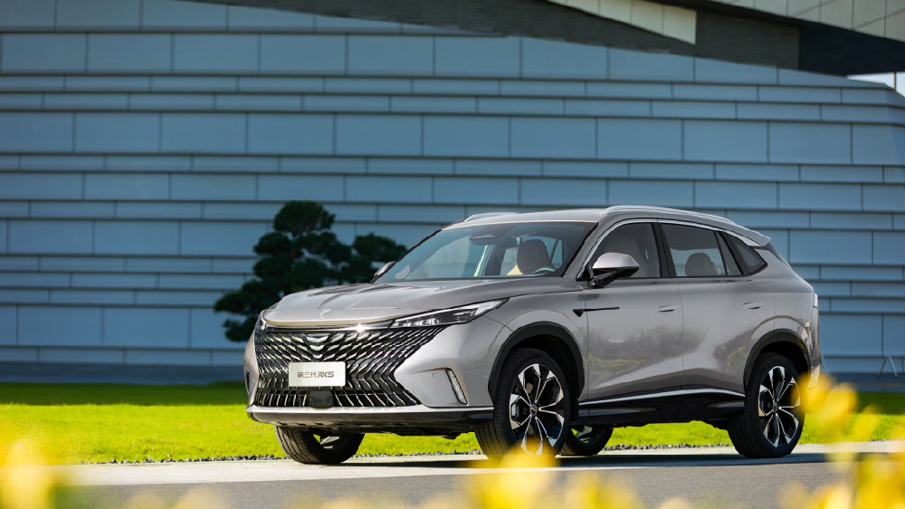 27英寸巨屏，12万豪华平替，9.99万起的第三代荣威RX5有多卷？-新浪汽车