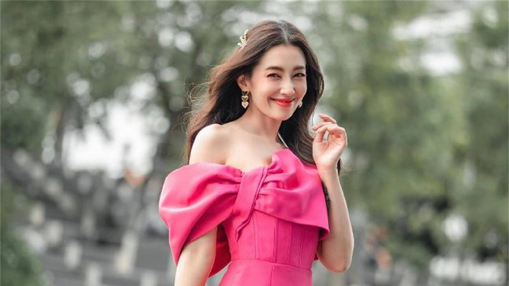 泰娱女星身价排行榜Top6：Aump夺冠，Yaya、Bella、Baifern上榜|泰铢|片酬|女星|身价|站台_新浪新闻