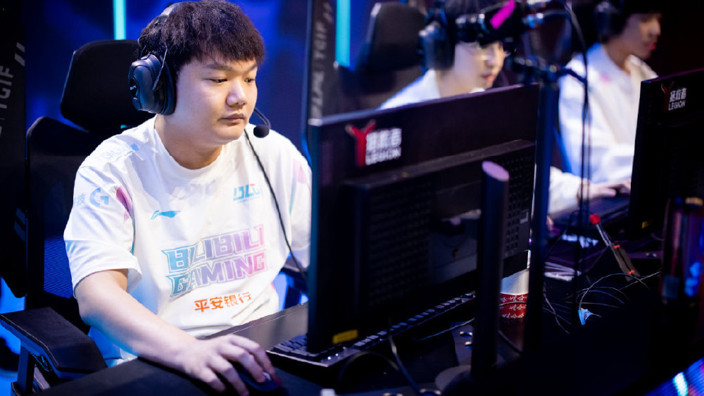 BLG以15胜1负收官晋级！手握S9FPX半个剧本？|晋级|常规赛|剧本_新浪新闻