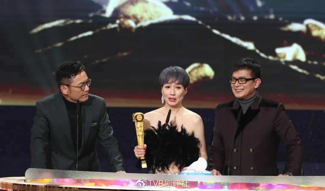 51岁江美仪爆冷夺视后，拒做TVB亲生女：要问经理人|江美仪|经理人|奖座_新浪新闻