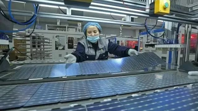 动辄百亿签约、10GW开建，近40家厂商押注，TOPCon扩产凶猛！|晶科能源|天合光能|横店东磁_新浪新闻