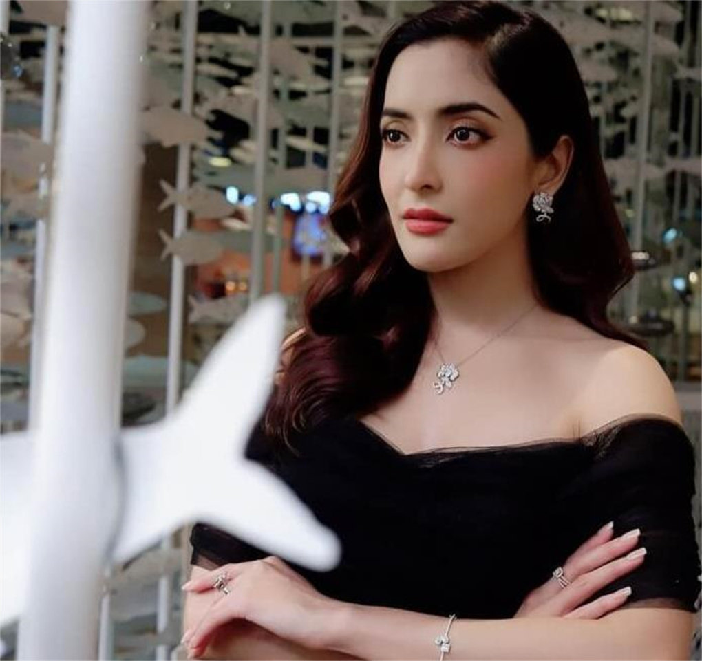 泰星Pinky获保释后卖豪宅，称不敢接新工作，打算去寺庙赎罪|寺庙|保释|泰星_新浪新闻