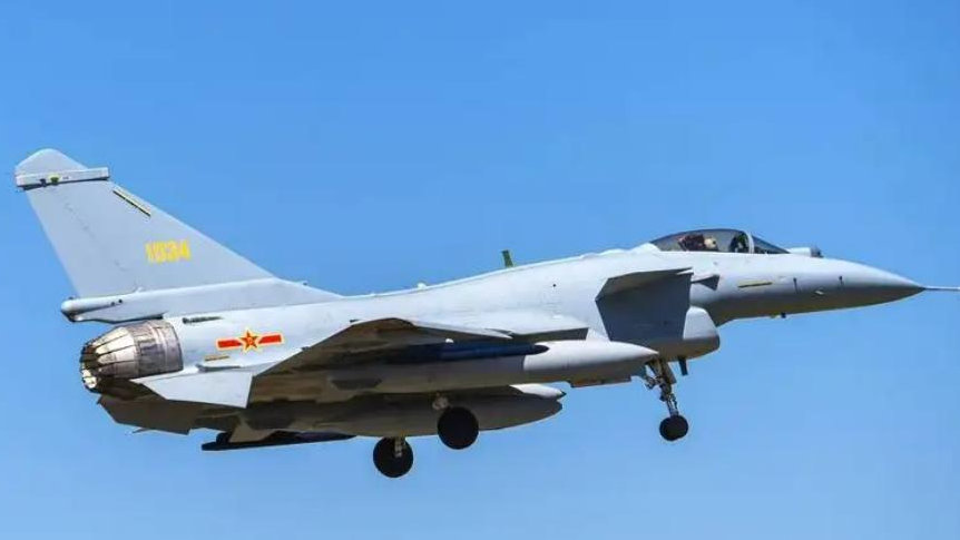中国歼10B走出国门，与俄协同作战，精准打击目标，碾压美F16？|歼10B|战机|战斗机_新浪新闻