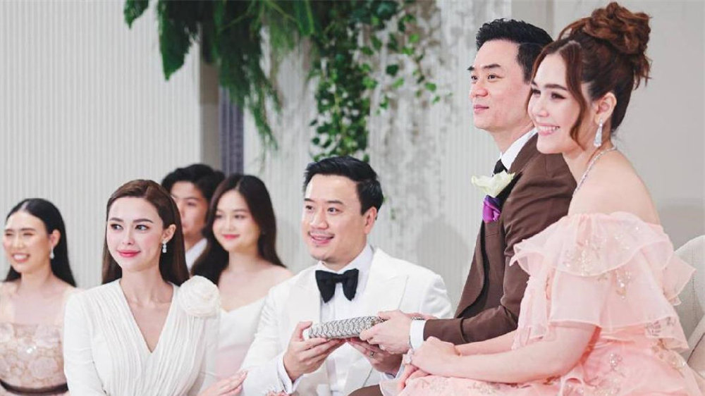 戏里是母女，戏外成妯娌，Chompoo和小Pat的缘分妙不可言|妯娌|母女|缘分_新浪新闻