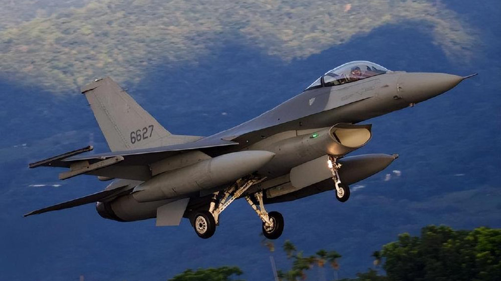 台F16低空飞跃台东机场，未装阻拦索不敢着陆，汉光军演有顾忌|台岛|丰年机场|台东_新浪新闻