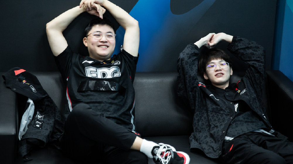 复出后在EDG最差一战！Uzi不交闪登上微博热搜|edg|Uzi|xiaohu_新浪新闻