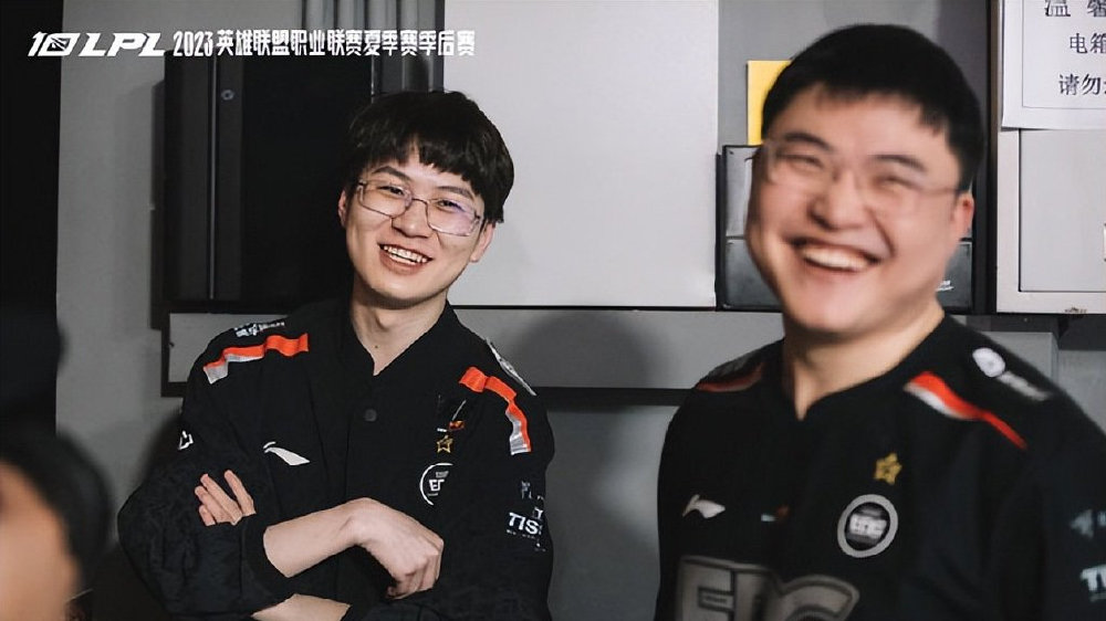 EDG大战OMG，Uzi再度交手Able，但胜负手却在中上野身上！|上野|比赛|阿乐_新浪新闻