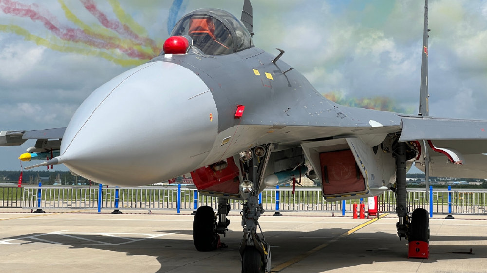 白头版歼-11BG亮相航展，全部“歼-16”化，300余架战力强大|战斗机|作战|中国空军_新浪新闻