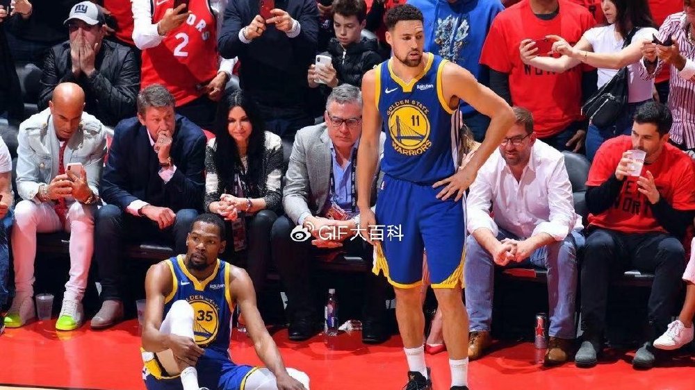 5年前克莱汤普森NBA总决赛，G6严重伤病，却还是坚持返场罚球！|克雷·汤普森_新浪新闻