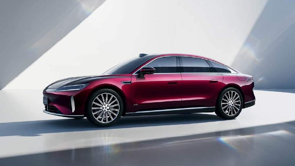 A9L来了！后排大到离谱，一口气能跑2500km，预计15万起，能火？-新浪汽车