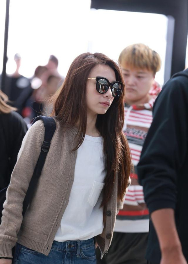 Hebe田馥甄素颜出镜，拍自制蛋糕暴露少女心，网友：越老越美了