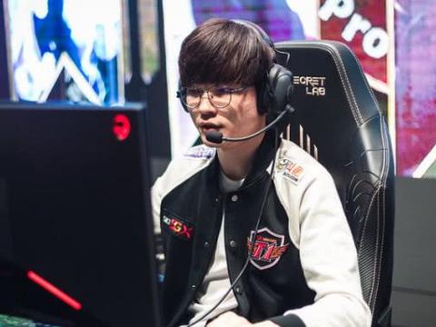 职业选手习惯有多奇葩？Faker切屏，Caps喜欢低画质，他锁视角|职业选手|画质|视角_新浪新闻