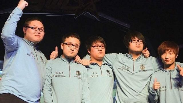 老IG差点上下两路“恩断义绝”？笑笑爆料：PDD和小孩在基地打架|小孩|基地|瓜子壳_新浪新闻