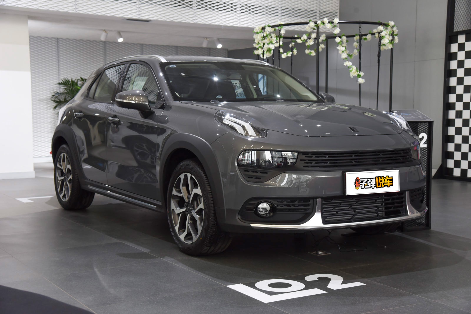 子弹说车丨颜值高又实用！VV5/C-HR/星途LX/领克02哪款值得买？-新浪汽车