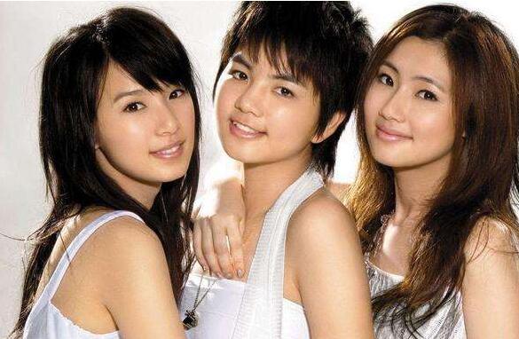 SHE中她为粉丝化身假小子，多年后变身甜美辣妈，这才是真正的她