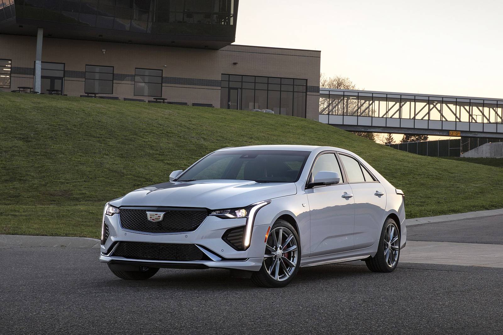 CT5还是热乎的，CT4就要出炉？凯迪拉克“飘了”！