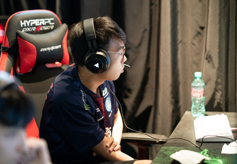 DOTA2：Maybe惨遭Newbee中单反复吊打，国内被首席中单位置不保|中路|战绩|比赛_新浪新闻