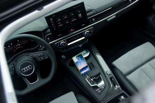 全新奥迪A4L：我就站在你面前，你看我几分像从前