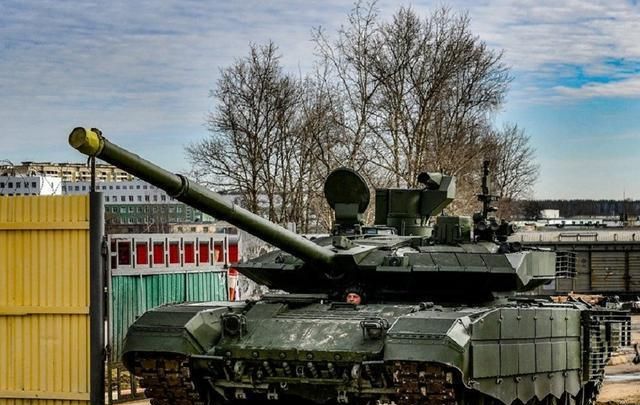 勉强够用，俄军装备最新型T90坦克，火炮性能有点不够看|主战坦克|脱壳穿甲弹|尾翼_新浪新闻