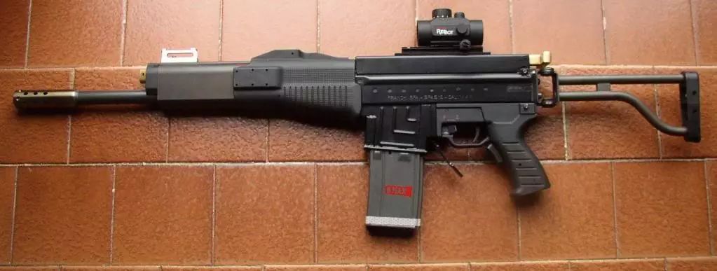 双模枪机霰弹枪，详解打破常规设计的SPAS-15战斗霰弹枪