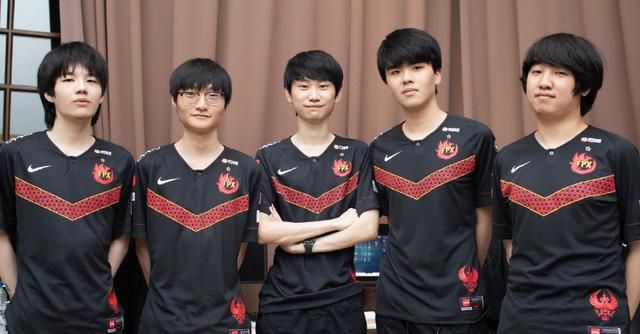 LWX凌晨滴神？和Khan双排一打五翻盘，Khan光速变脸笑出了声！