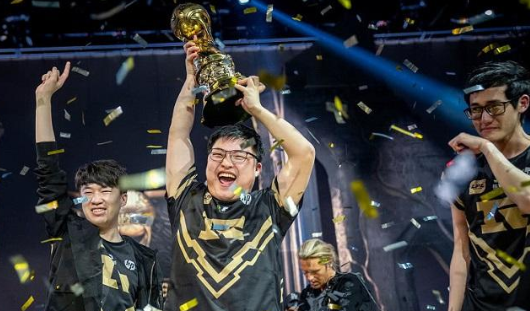 G2在520当天官宣喜欢RNG，图片内容挑事儿，网友：杀人诛心啊！