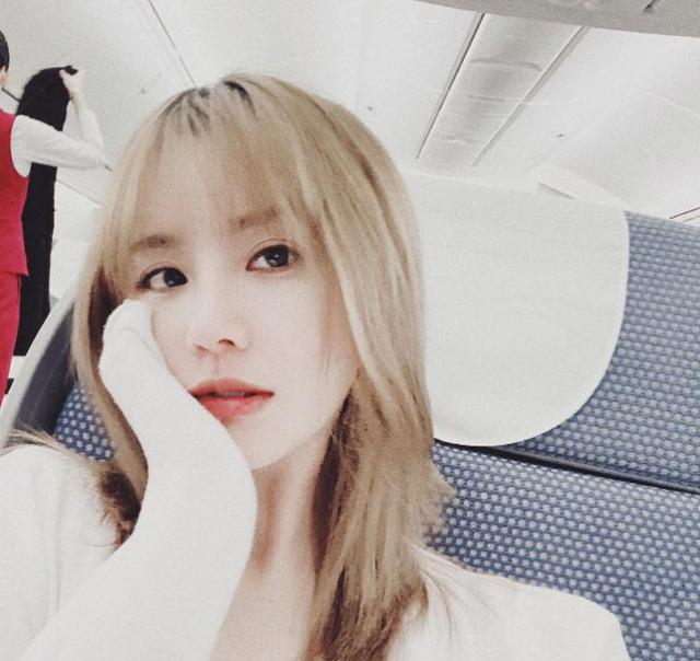 GodV皮肤上线，蜜蜂仔化身"电竞李佳琦"，吐槽韦神两百斤的肉