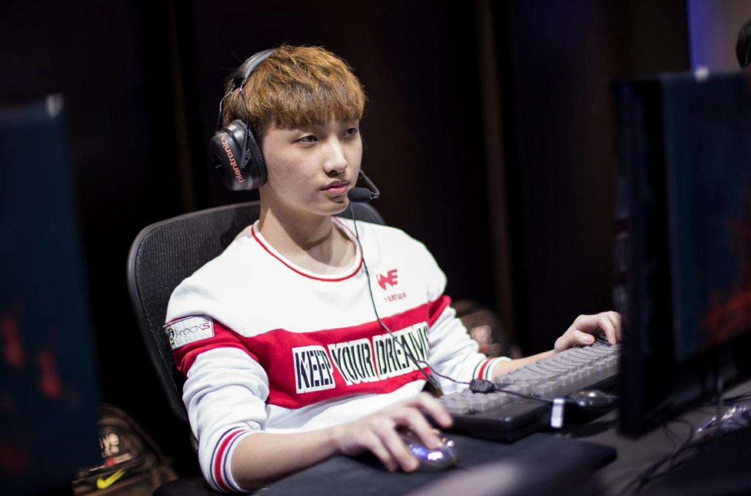 LOL：狼行兮夜试训LGD，双排连胜十局，LGD新双C正在连接？