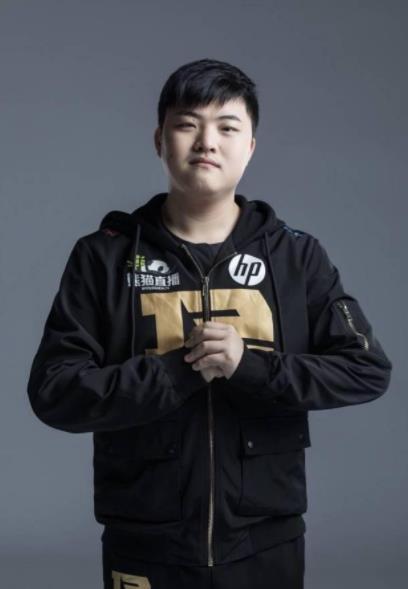 英雄联盟：RNG大战OMG，UZI以另一种方式“参赛”